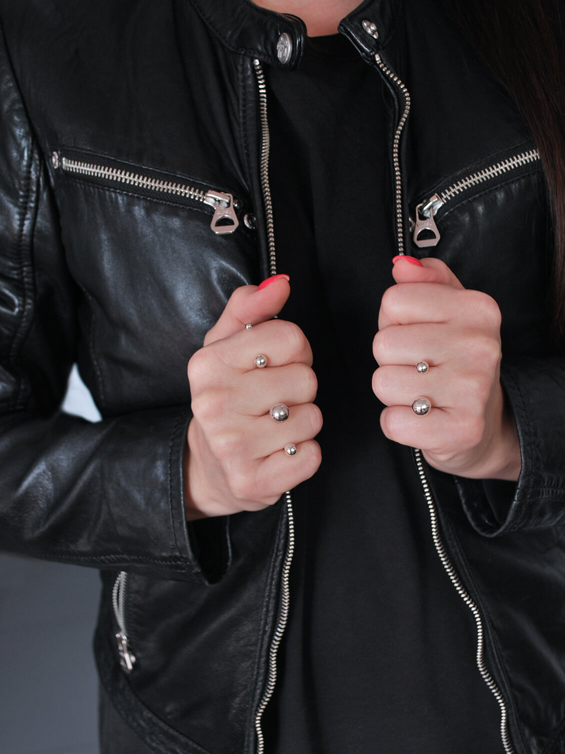 Offener Ring mit Kugeln BICOLOR. Ring mit kleinen Kuglen.